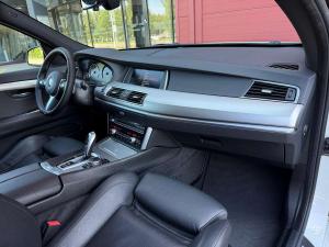 White BMW 520 2015 in Utena, with an engine capacity of 2.00 L and mileage of 240 thousand km for 13990 €, photo 25 on AUTOMOTO.COM.LV