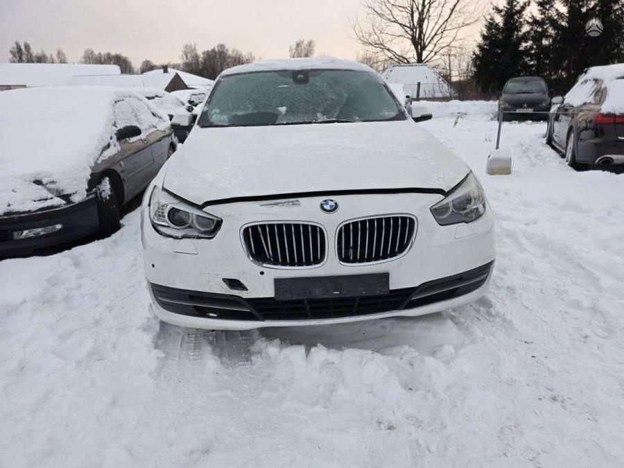 White BMW 520 2016 in Taurage, with an engine capacity of 2.00 L and mileage of 262 thousand km for 8200 €, photo 2 on AUTOMOTO.COM.LV