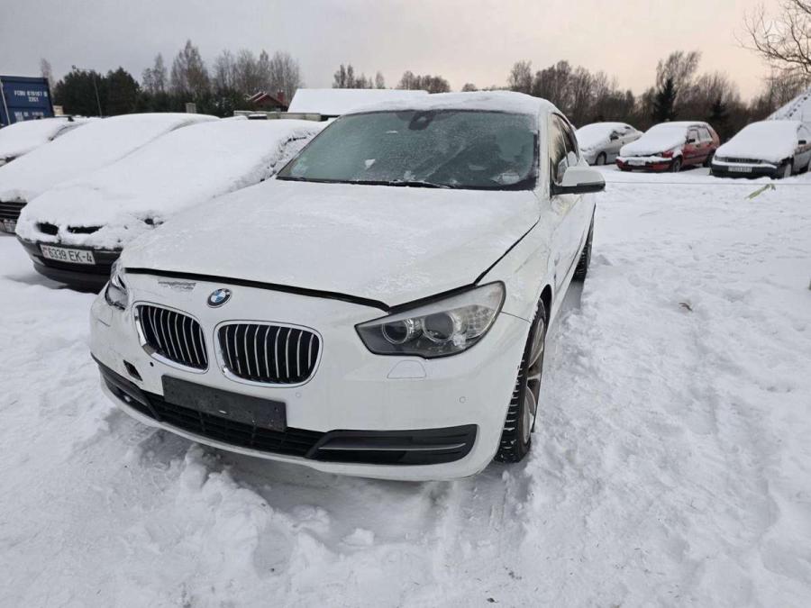 White BMW 520 2016 in Taurage, with an engine capacity of 2.00 L and mileage of 262 thousand km for 8200 €, photo 3 on AUTOMOTO.COM.LV