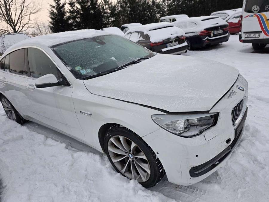 White BMW 520 2016 in Taurage, with an engine capacity of 2.00 L and mileage of 262 thousand km for 8200 €, photo 4 on AUTOMOTO.COM.LV