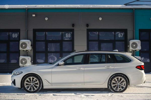 White BMW 520 2021 in Vilnius, with an engine capacity of 2.00 L and mileage of 252 thousand km for 20900 €, photo 5 on AUTOMOTO.COM.LV