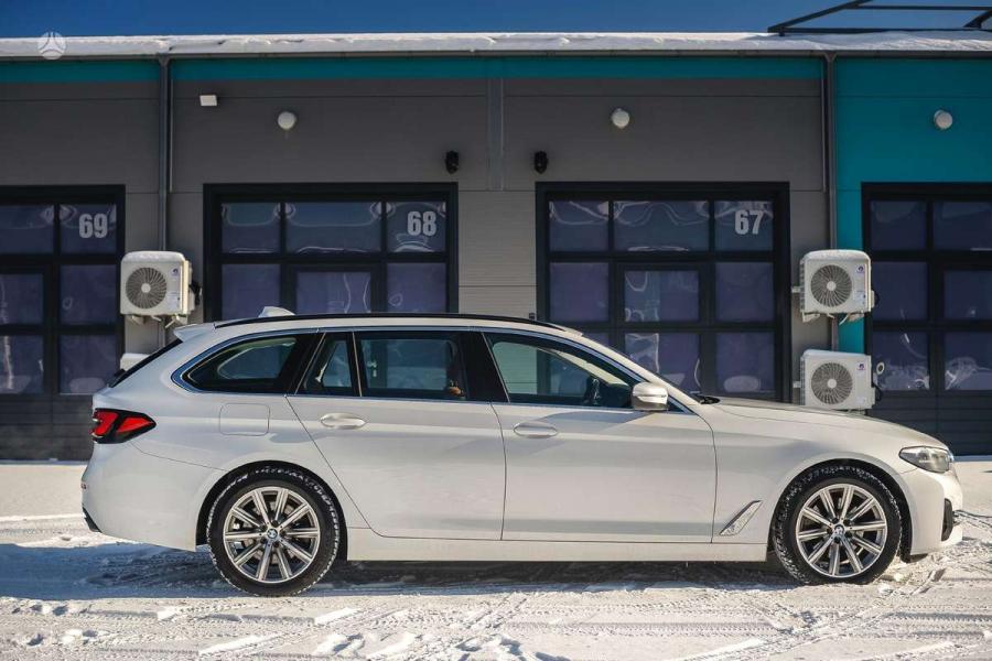White BMW 520 2021 in Vilnius, with an engine capacity of 2.00 L and mileage of 252 thousand km for 20900 €, photo 6 on AUTOMOTO.COM.LV