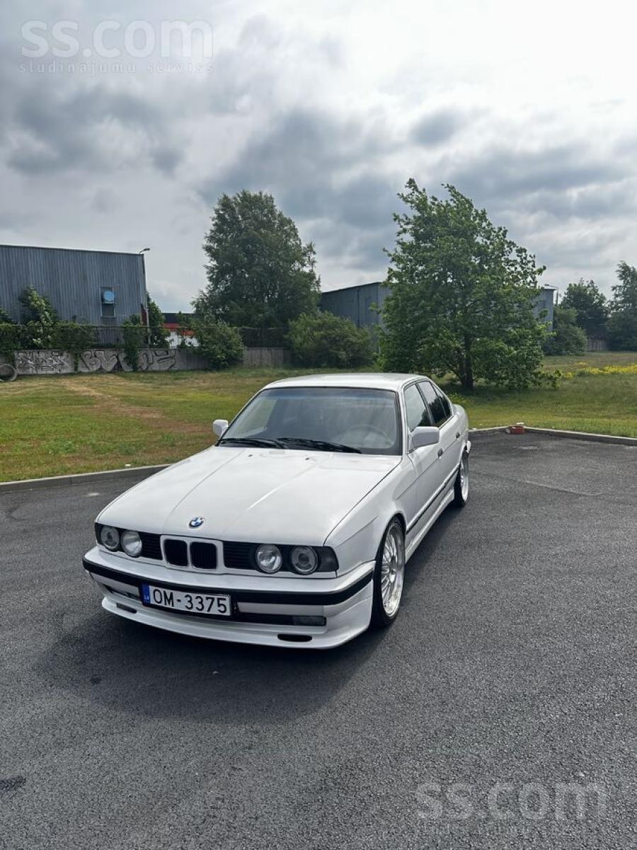 Balts BMW 520 1989 Liepāja, ar dzinēja tilpumu 2.00 L un nobraukumu 280 tūkst. km par 4600 €, foto 3 vietnē AUTOMOTO.COM.LV