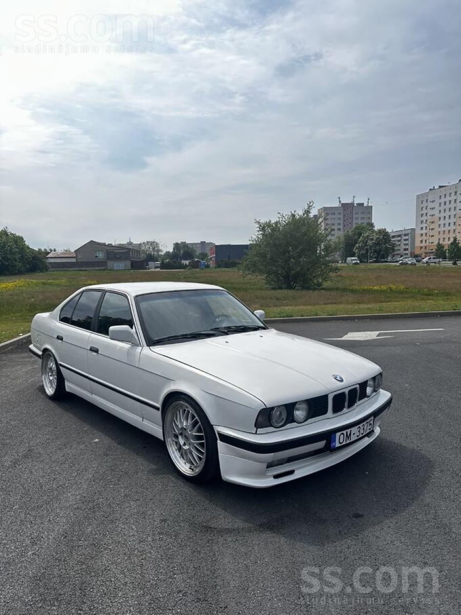 Balts BMW 520 1989 Liepāja, ar dzinēja tilpumu 2.00 L un nobraukumu 280 tūkst. km par 4600 €, foto 4 vietnē AUTOMOTO.COM.LV