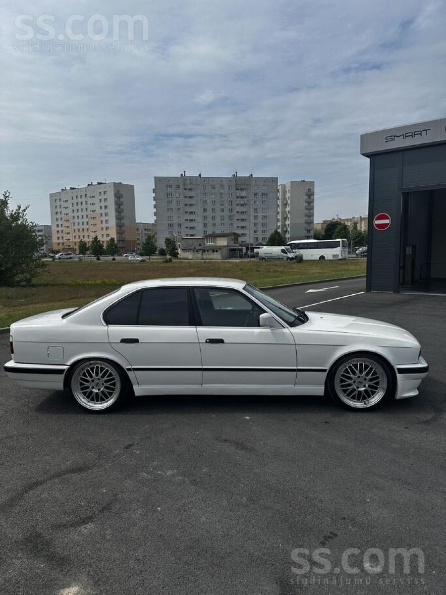 Balts BMW 520 1989 Liepāja, ar dzinēja tilpumu 2.00 L un nobraukumu 280 tūkst. km par 4600 €, foto 5 vietnē AUTOMOTO.COM.LV