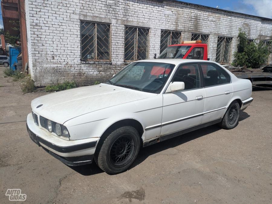 Белый БМВ 520 1989 в Клайпеда, объемом двигателя 2.00 л и пробегом 272 тыс. км за 1600 €, фото 4 на AUTOMOTO.COM.LV