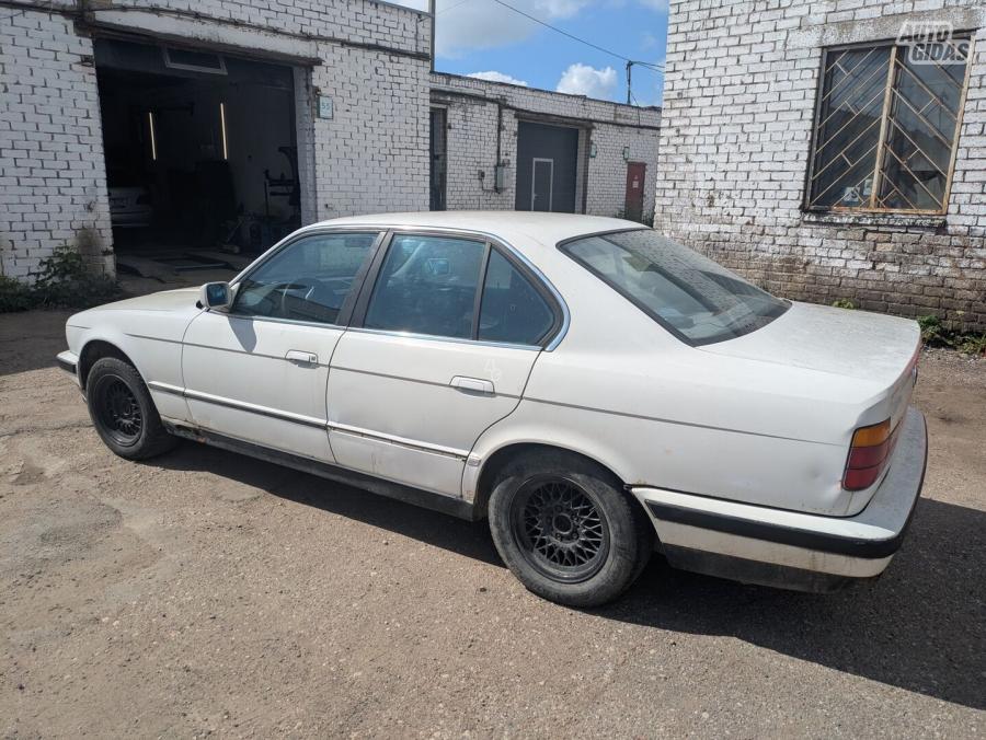 White BMW 520 1989 in Klaipeda, with an engine capacity of 2.00 L and mileage of 272 thousand km for 1600 €, photo 5 on AUTOMOTO.COM.LV
