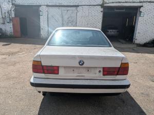 White BMW 520 1989 in Klaipeda, with an engine capacity of 2.00 L and mileage of 272 thousand km for 1600 €, photo 6 on AUTOMOTO.COM.LV