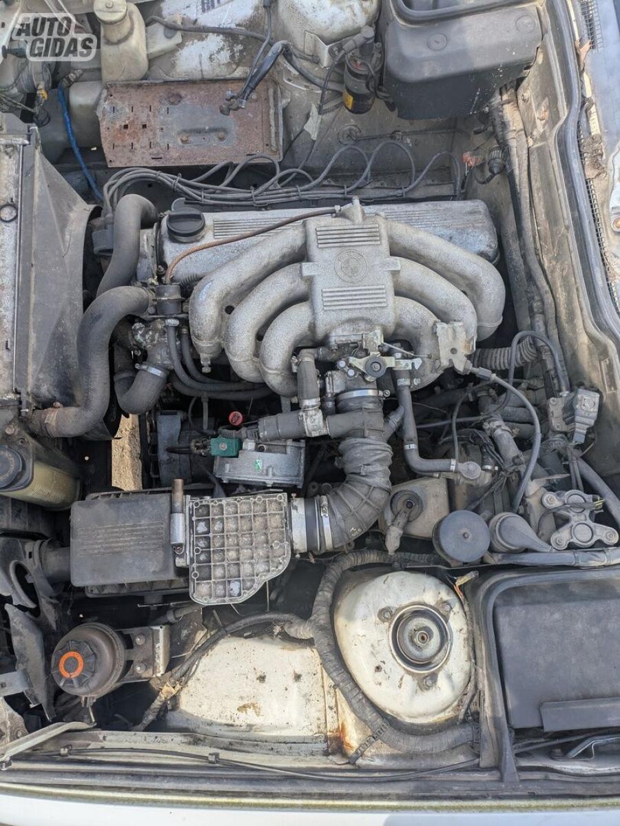 White BMW 520 1989 in Klaipeda, with an engine capacity of 2.00 L and mileage of 272 thousand km for 1600 €, photo 12 on AUTOMOTO.COM.LV