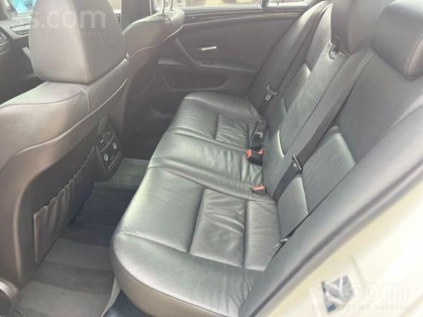 White BMW 520 2007 in Kuldiga, with an engine capacity of 2.00 L and mileage of 376 thousand km for 6290 €, photo 10 on AUTOMOTO.COM.LV