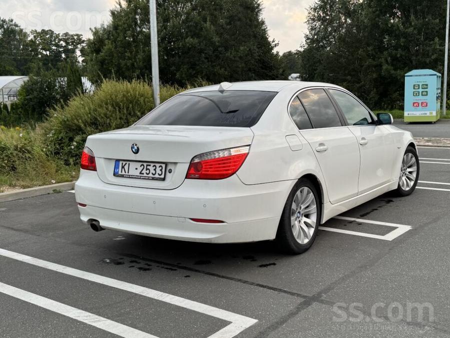 White BMW 520 2008 in Riga, with an engine capacity of 2.00 L and mileage of 333 thousand km for 5700 €, photo 5 on AUTOMOTO.COM.LV