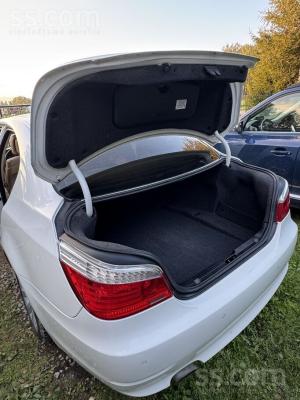 White BMW 520 2008 in Riga, with an engine capacity of 2.00 L and mileage of 333 thousand km for 5700 €, photo 6 on AUTOMOTO.COM.LV