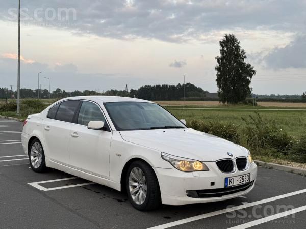 White BMW 520 2008 in Riga, with an engine capacity of 2.00 L and mileage of 333 thousand km for 5700 €, photo 1 on AUTOMOTO.COM.LV
