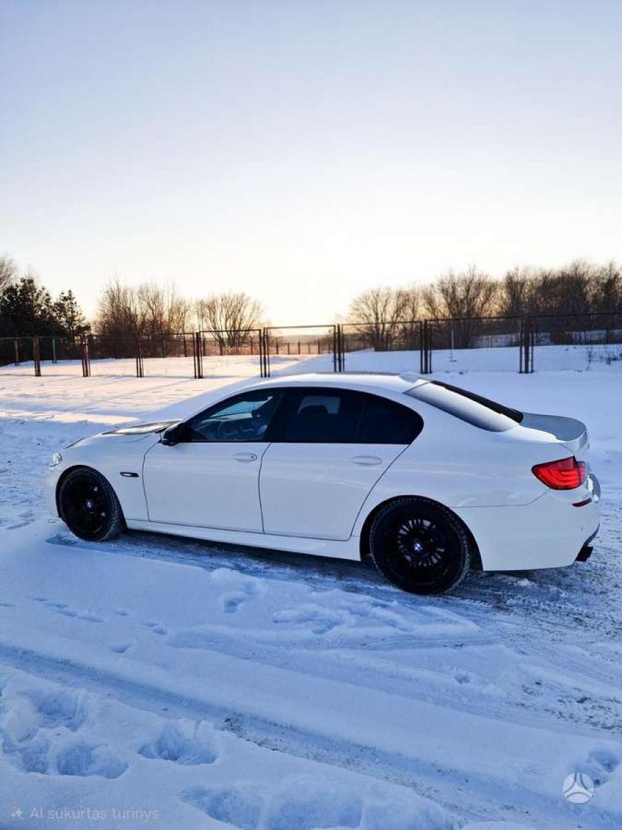 White BMW 520 2010 in Klaipeda, with an engine capacity of 2.00 L and mileage of 330 thousand km for 11000 €, photo 5 on AUTOMOTO.COM.LV