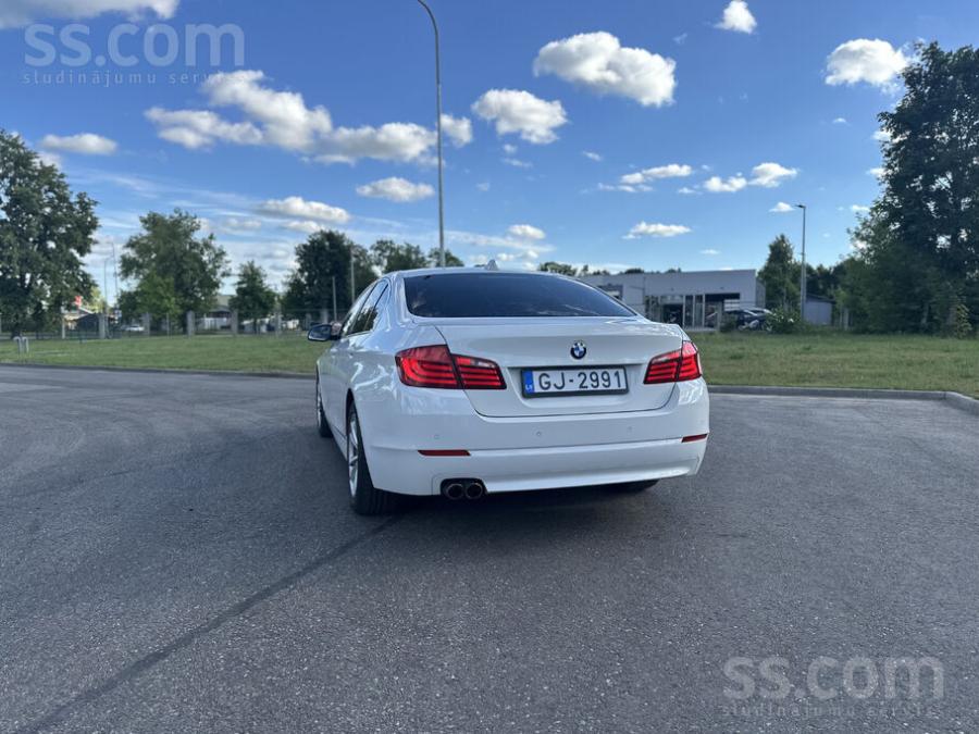 Balts BMW 520 2010 Daugavpils, ar dzinēja tilpumu 2.00 L un nobraukumu 310 tūkst. km par 8000 €, foto 5 vietnē AUTOMOTO.COM.LV