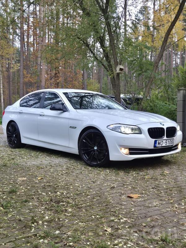 Balts BMW 520 2010 Jūrmala, ar dzinēja tilpumu 2.00 L un nobraukumu 354 tūkst. km par 9100 €, foto 5 vietnē AUTOMOTO.COM.LV