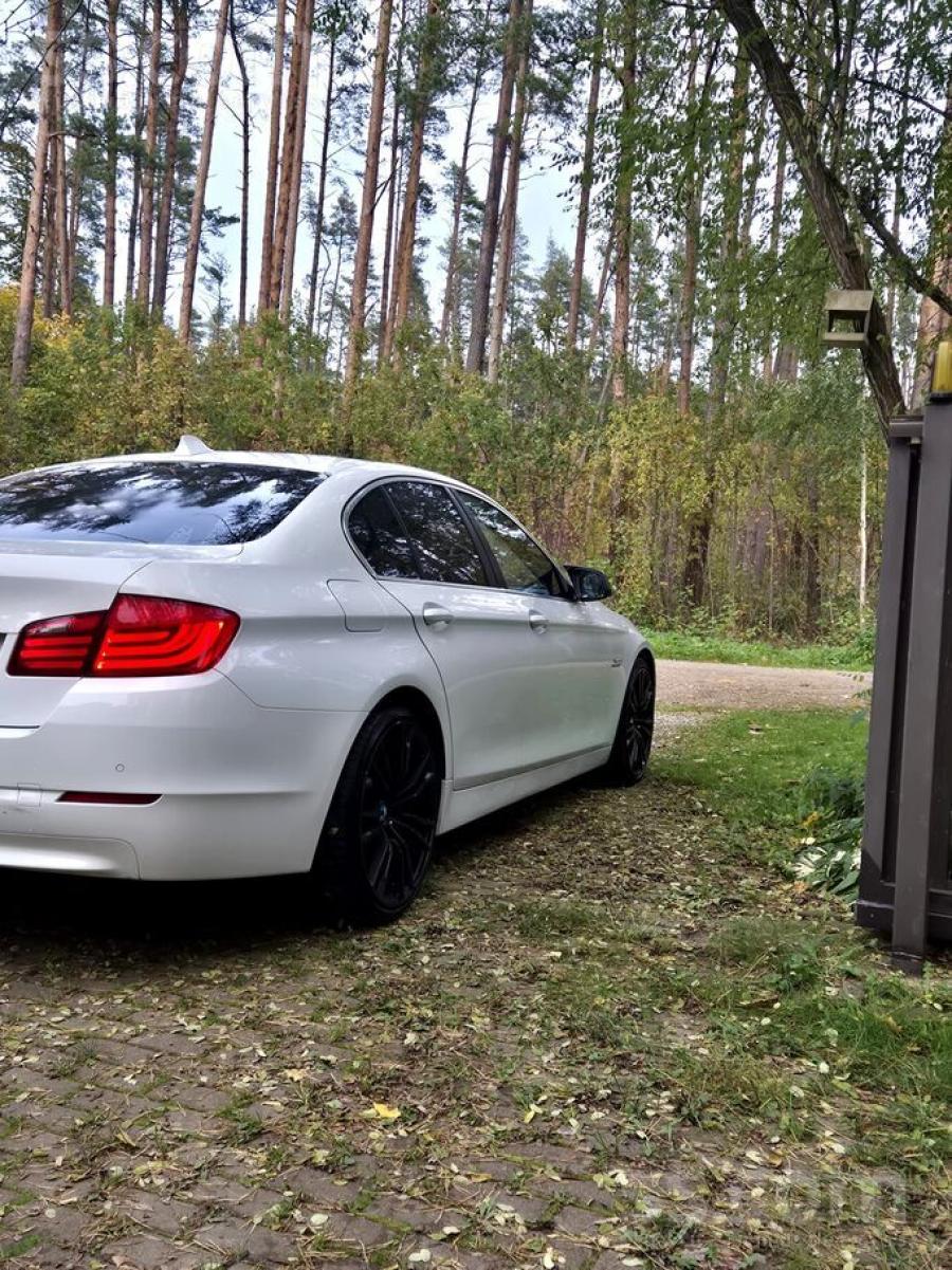 Balts BMW 520 2010 Jūrmala, ar dzinēja tilpumu 2.00 L un nobraukumu 354 tūkst. km par 9100 €, foto 6 vietnē AUTOMOTO.COM.LV