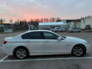 White BMW 520 2011 in Prienai, with an engine capacity of 0.00 L and mileage of 296 thousand km for 7450 €, photo 5 on AUTOMOTO.COM.LV