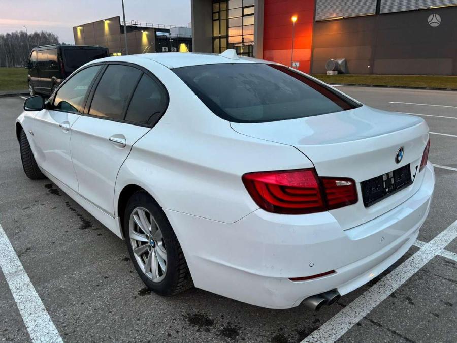 White BMW 520 2011 in Prienai, with an engine capacity of 0.00 L and mileage of 296 thousand km for 7450 €, photo 8 on AUTOMOTO.COM.LV
