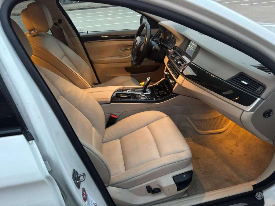 White BMW 520 2011 in Prienai, with an engine capacity of 0.00 L and mileage of 296 thousand km for 7450 €, photo 13 on AUTOMOTO.COM.LV