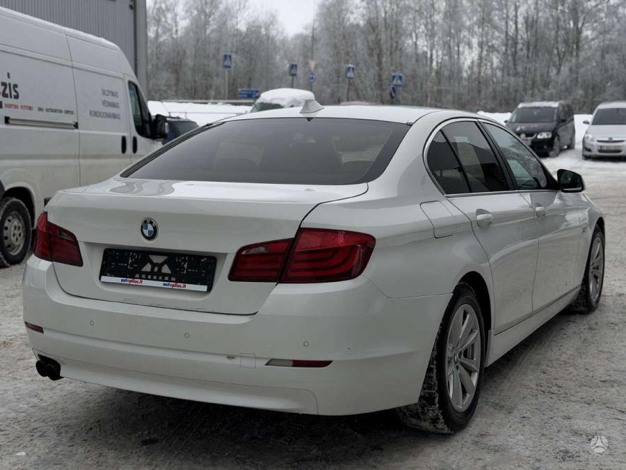 White BMW 520 2011 in Rokiskis, with an engine capacity of 2.00 L and mileage of 440 thousand km for 5200 €, photo 6 on AUTOMOTO.COM.LV