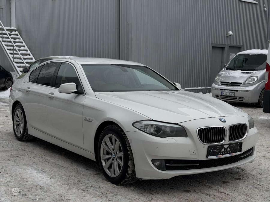 White BMW 520 2011 in Rokiskis, with an engine capacity of 2.00 L and mileage of 440 thousand km for 5200 €, photo 8 on AUTOMOTO.COM.LV