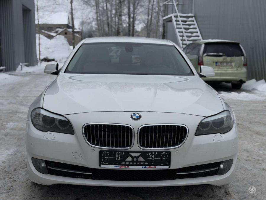 White BMW 520 2011 in Rokiskis, with an engine capacity of 2.00 L and mileage of 440 thousand km for 5200 €, photo 10 on AUTOMOTO.COM.LV