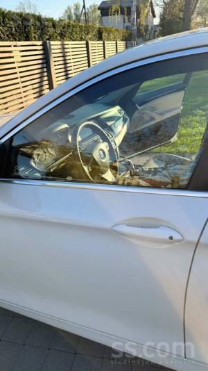White BMW 520 2011 in Riga, with an engine capacity of 2.00 L and mileage of 0 thousand km for 8900 €, photo 9 on AUTOMOTO.COM.LV