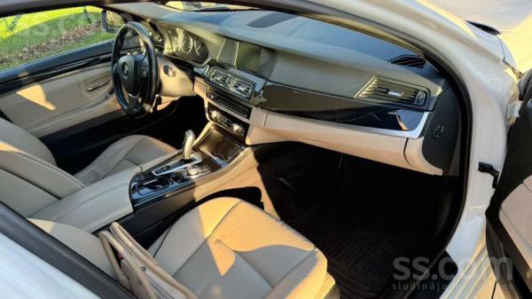 White BMW 520 2011 in Riga, with an engine capacity of 2.00 L and mileage of 0 thousand km for 8900 €, photo 9 on AUTOMOTO.COM.LV