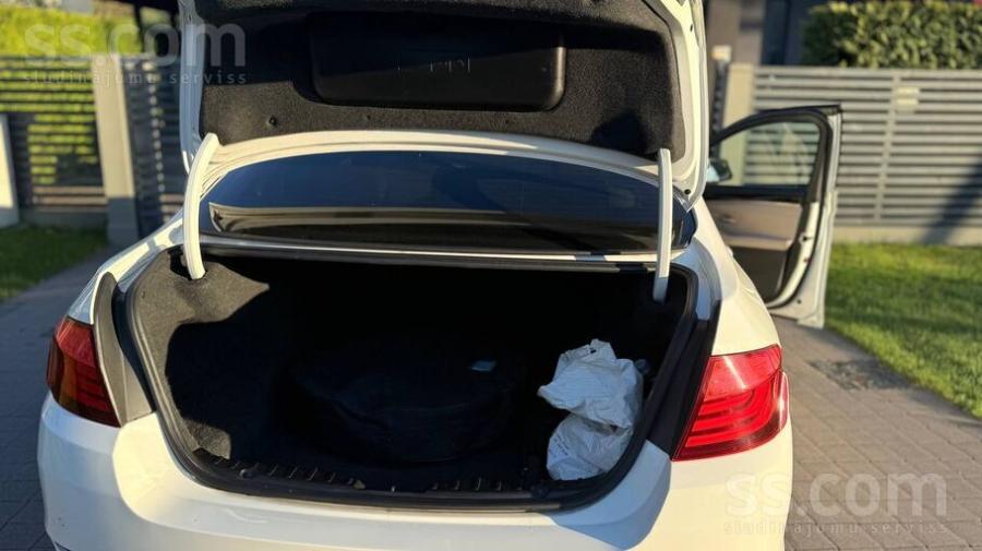 Balts BMW 520 2011 Rīga, ar dzinēja tilpumu 2.00 L un nobraukumu 349 tūkst. km par 8500 €, foto 5 vietnē AUTOMOTO.COM.LV