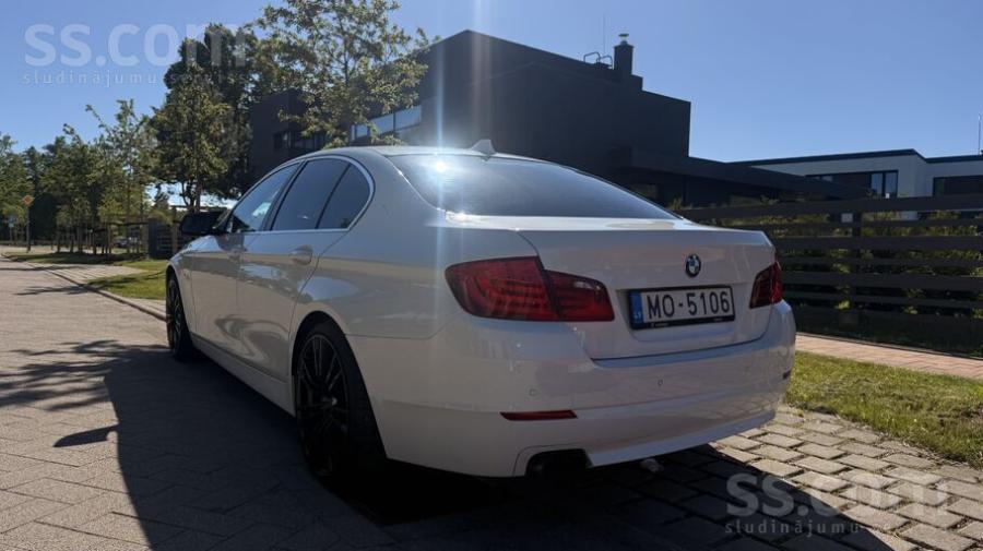 Balts BMW 520 2011 Rīga, ar dzinēja tilpumu 2.00 L un nobraukumu 349 tūkst. km par 8500 €, foto 13 vietnē AUTOMOTO.COM.LV