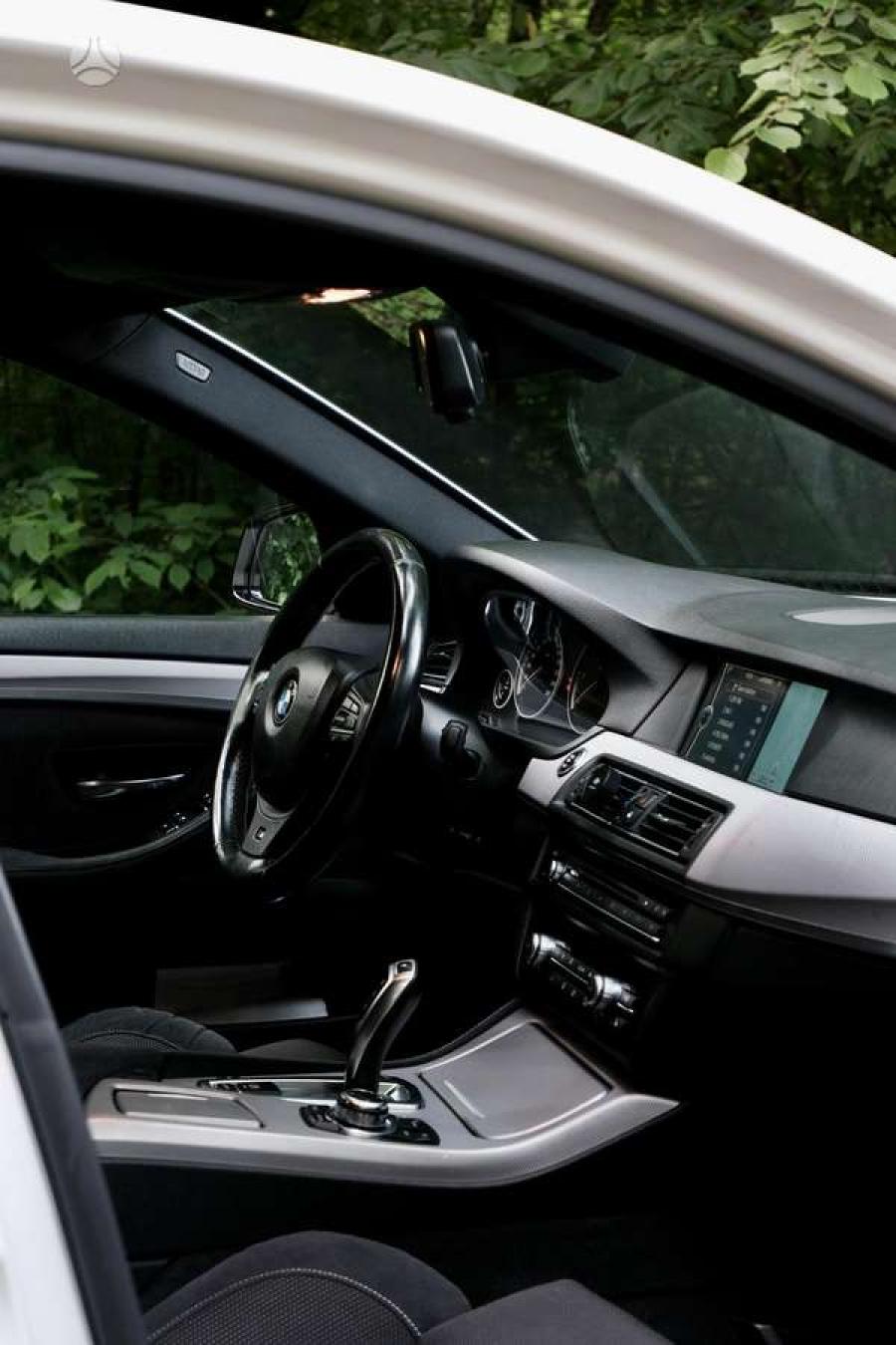 White BMW 520 2011 in Kaunas, with an engine capacity of 2.00 L and mileage of 226 thousand km for 11000 €, photo 10 on AUTOMOTO.COM.LV