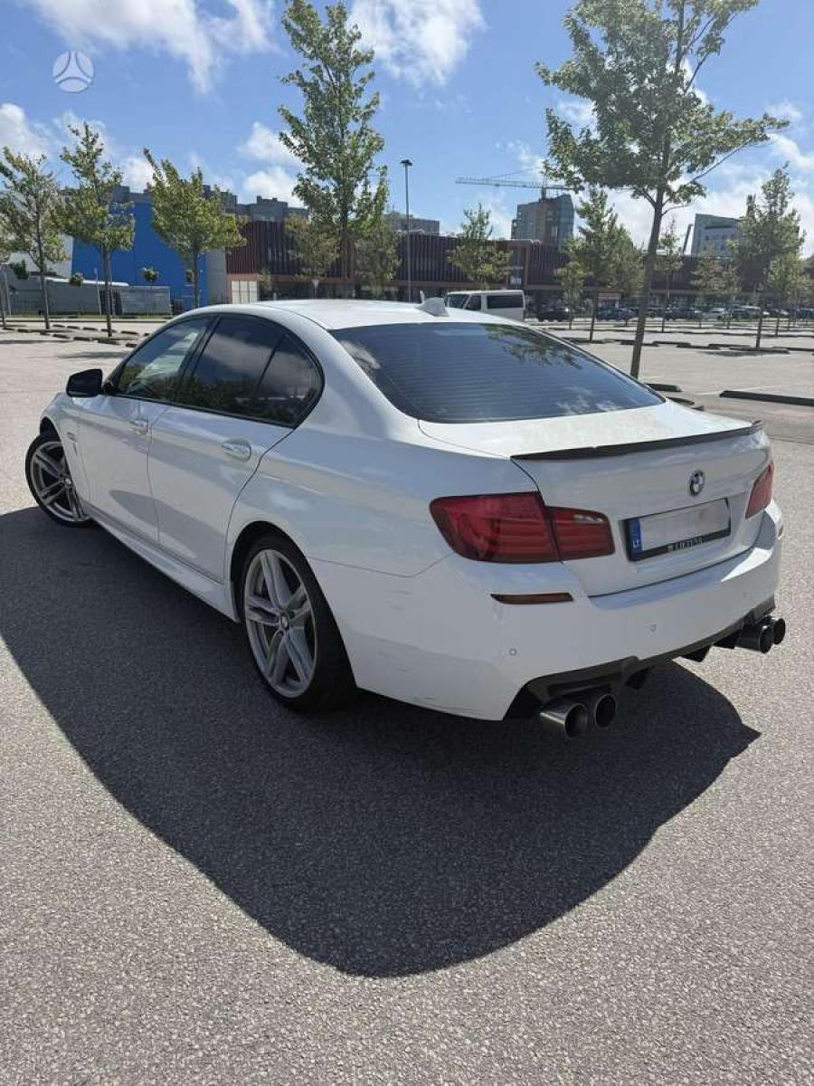 White BMW 520 2011 in Klaipeda, with an engine capacity of 2.00 L and mileage of 260 thousand km for 9199 €, photo 7 on AUTOMOTO.COM.LV