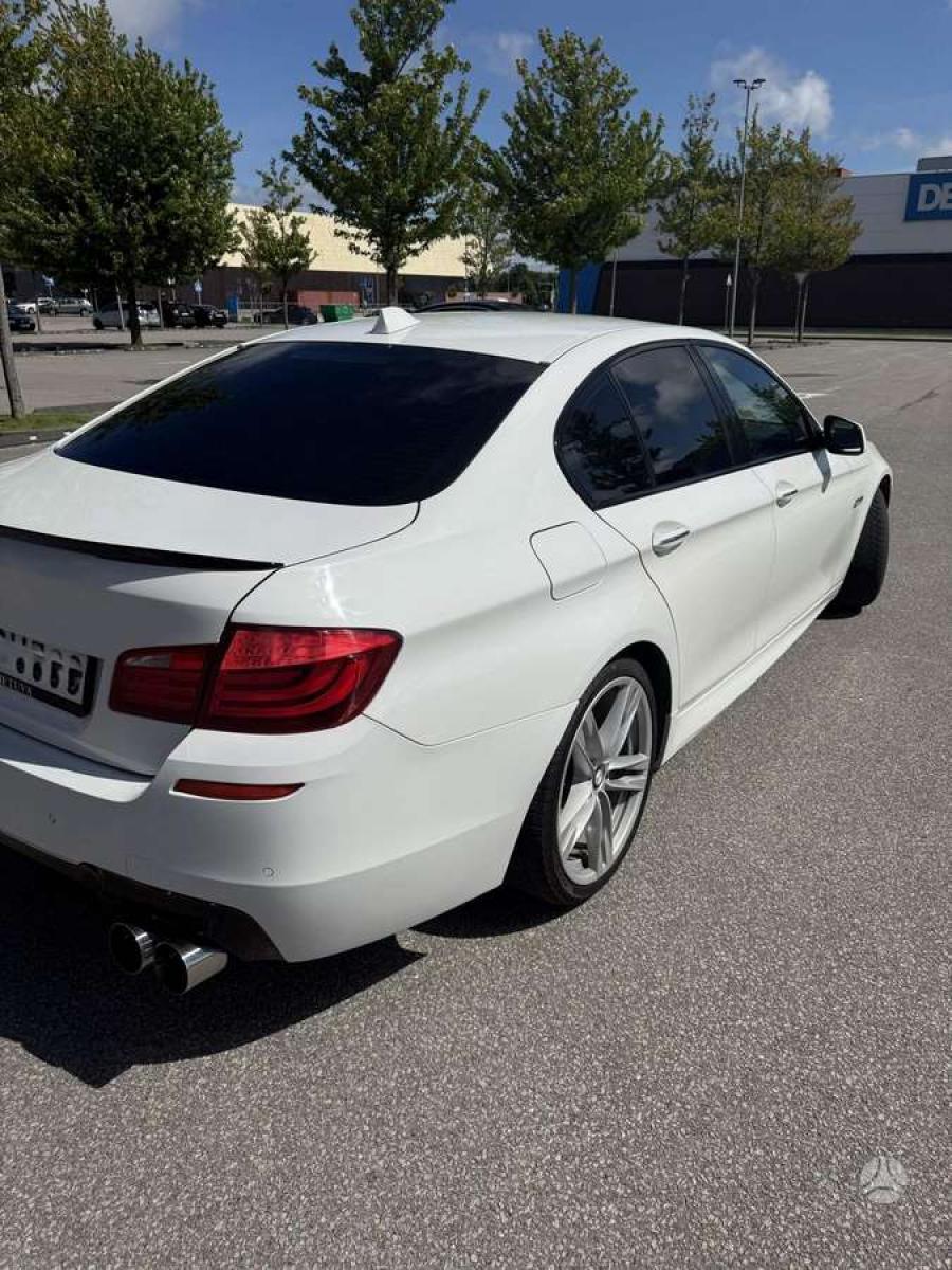 White BMW 520 2011 in Klaipeda, with an engine capacity of 2.00 L and mileage of 260 thousand km for 9199 €, photo 9 on AUTOMOTO.COM.LV