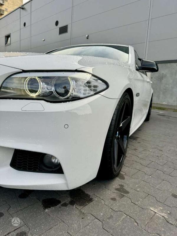White BMW 520 2011 in Vilnius, with an engine capacity of 2.00 L and mileage of 0 thousand km for 10700 €, photo 9 on AUTOMOTO.COM.LV