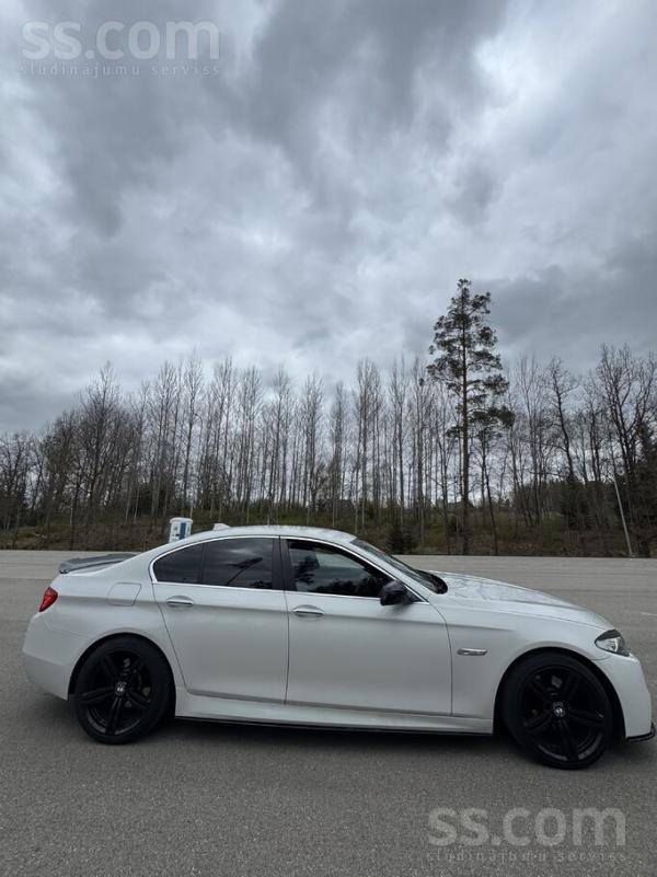 White BMW 520 2011 in Madona, with an engine capacity of 2.00 L and mileage of 397 thousand km for 9700 €, photo 4 on AUTOMOTO.COM.LV
