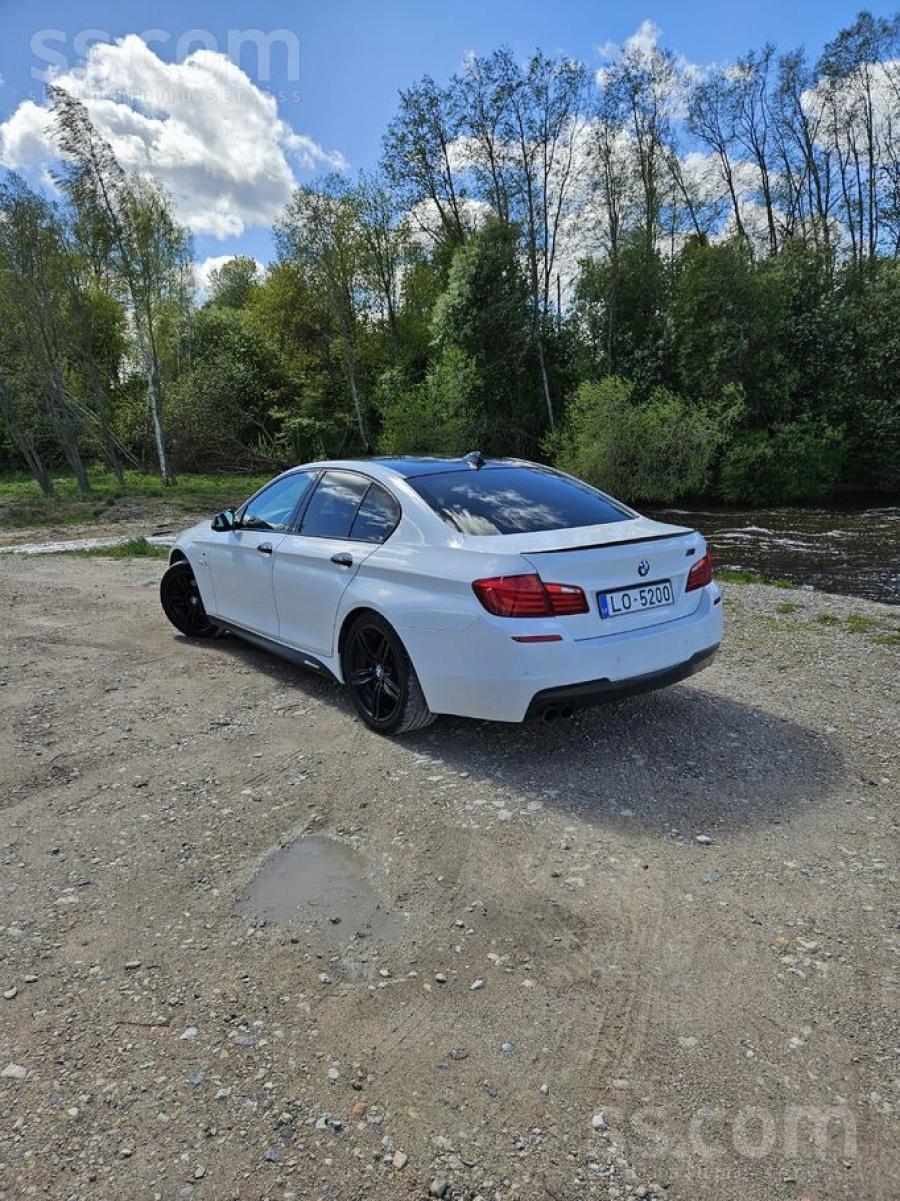 White BMW 520 2012 in Riga, with an engine capacity of 2.00 L and mileage of 246 thousand km for 10500 €, photo 2 on AUTOMOTO.COM.LV