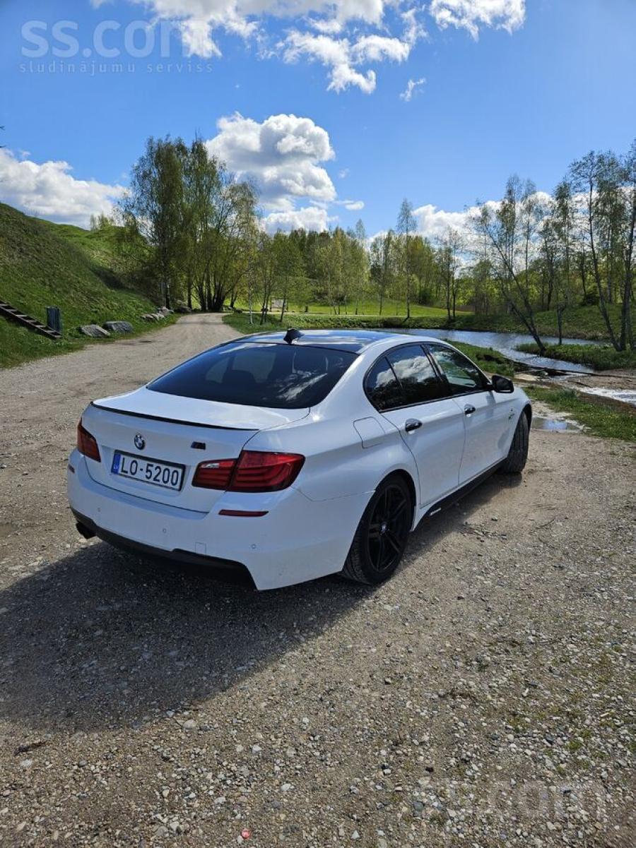 White BMW 520 2012 in Riga, with an engine capacity of 2.00 L and mileage of 246 thousand km for 10500 €, photo 3 on AUTOMOTO.COM.LV