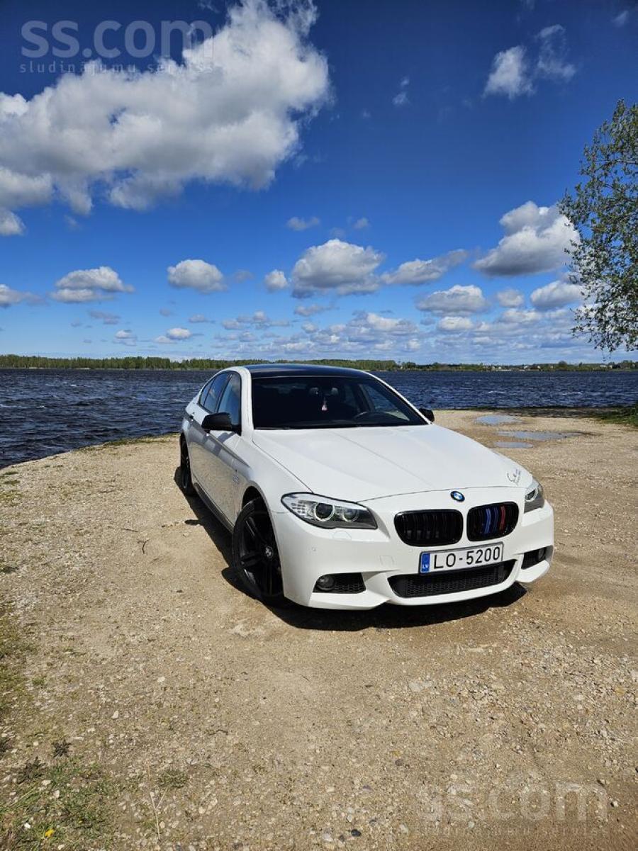 White BMW 520 2012 in Riga, with an engine capacity of 2.00 L and mileage of 246 thousand km for 10500 €, photo 4 on AUTOMOTO.COM.LV