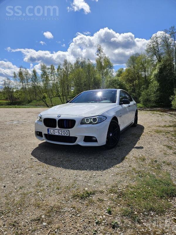 White BMW 520 2012 in Riga, with an engine capacity of 2.00 L and mileage of 246 thousand km for 10500 €, photo 7 on AUTOMOTO.COM.LV