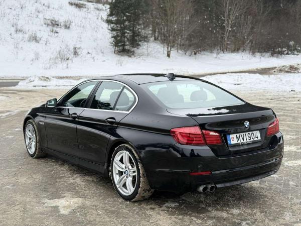 White BMW 520 2012 in Vilnius, with an engine capacity of 2.00 L and mileage of 295 thousand km for 6600 €, photo 4 on AUTOMOTO.COM.LV
