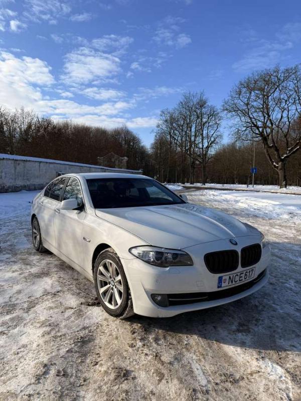 White BMW 520 2012 in Kaunas, with an engine capacity of 2.00 L and mileage of 300 thousand km for 8500 €, photo 1 on AUTOMOTO.COM.LV