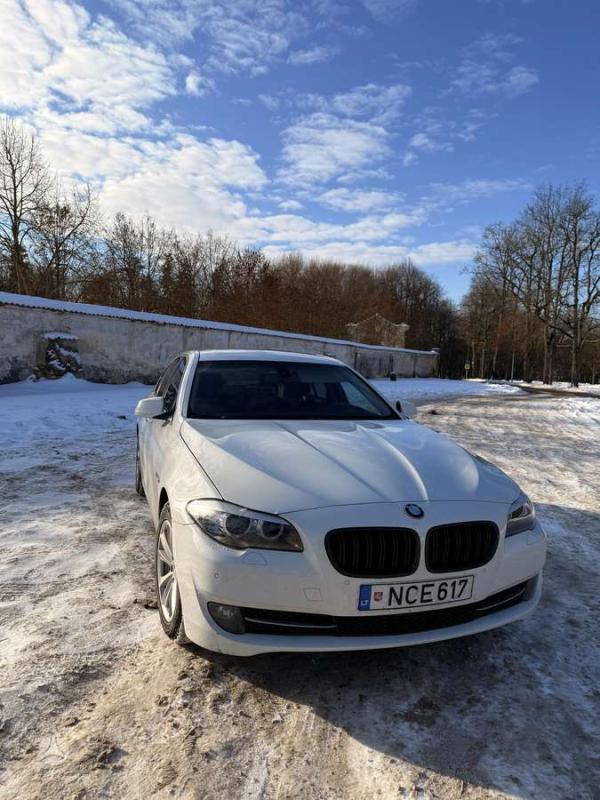 White BMW 520 2012 in Kaunas, with an engine capacity of 2.00 L and mileage of 300 thousand km for 8500 €, photo 2 on AUTOMOTO.COM.LV