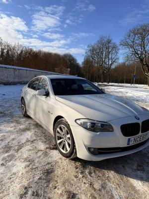 White BMW 520 2012 in Kaunas, with an engine capacity of 2.00 L and mileage of 300 thousand km for 8500 €, photo 3 on AUTOMOTO.COM.LV