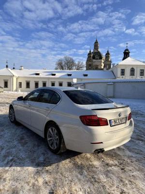 White BMW 520 2012 in Kaunas, with an engine capacity of 2.00 L and mileage of 300 thousand km for 8500 €, photo 5 on AUTOMOTO.COM.LV
