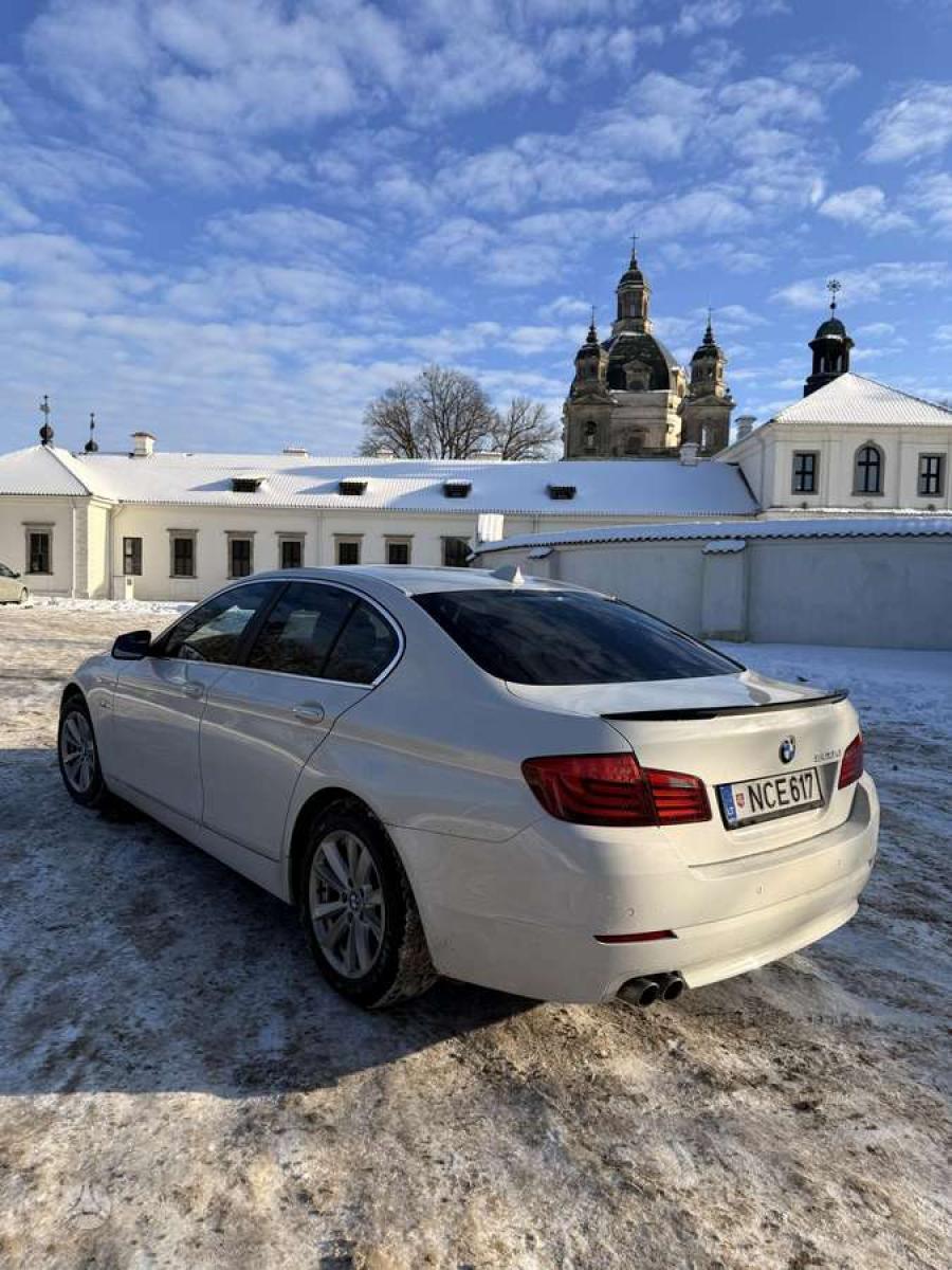 White BMW 520 2012 in Kaunas, with an engine capacity of 2.00 L and mileage of 300 thousand km for 8500 €, photo 5 on AUTOMOTO.COM.LV