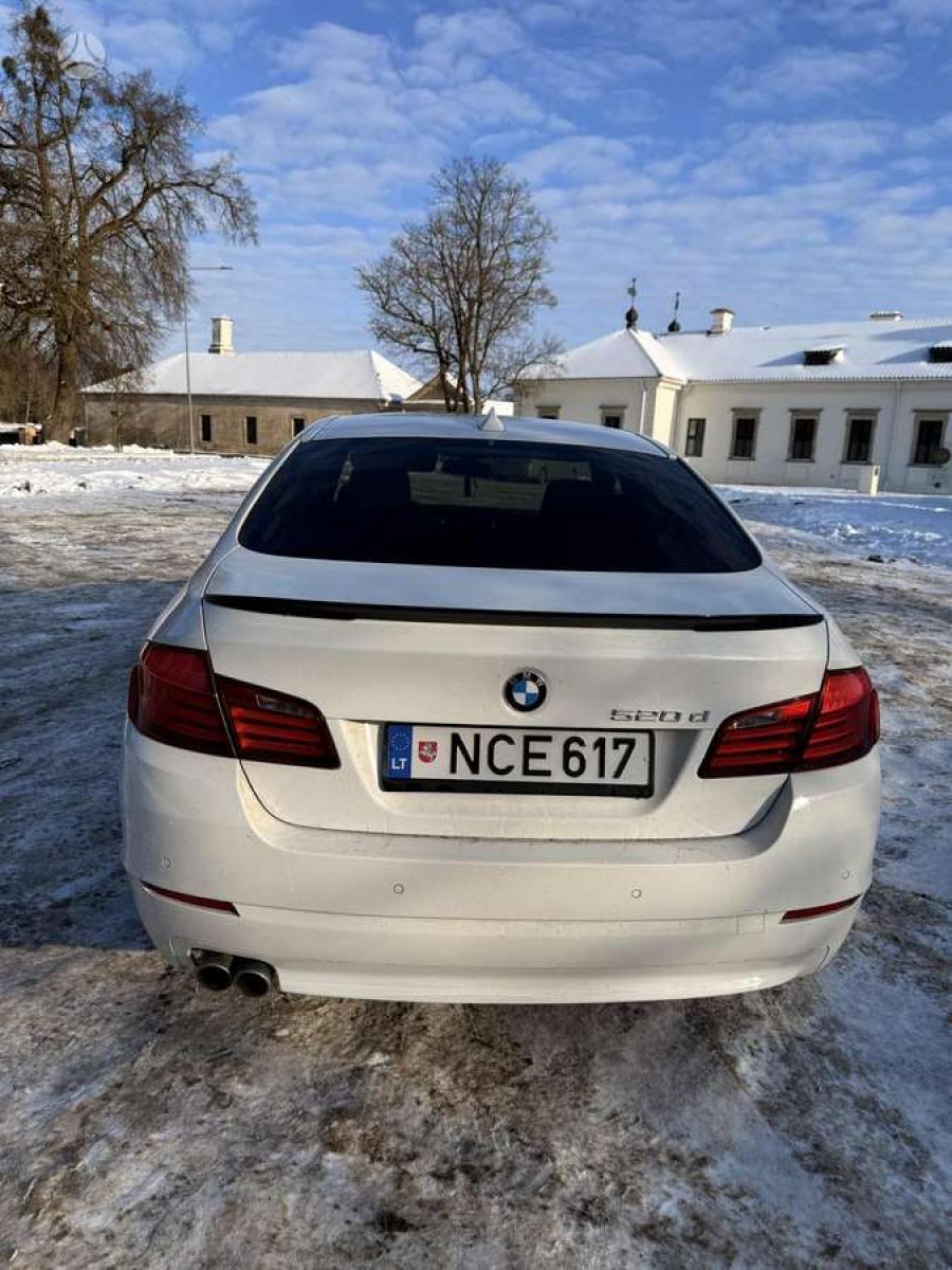 White BMW 520 2012 in Kaunas, with an engine capacity of 2.00 L and mileage of 300 thousand km for 8500 €, photo 6 on AUTOMOTO.COM.LV