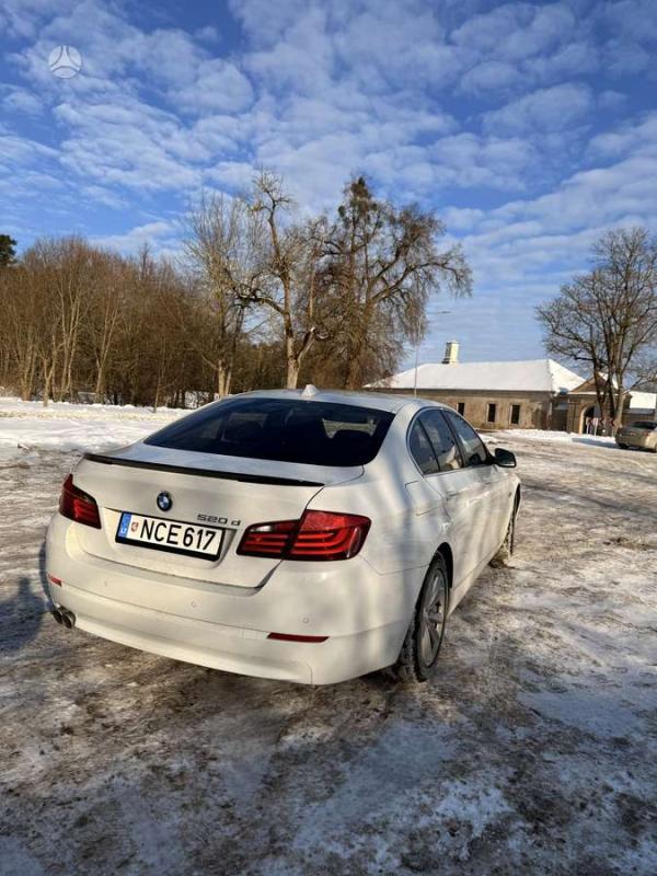 White BMW 520 2012 in Kaunas, with an engine capacity of 2.00 L and mileage of 300 thousand km for 8500 €, photo 7 on AUTOMOTO.COM.LV