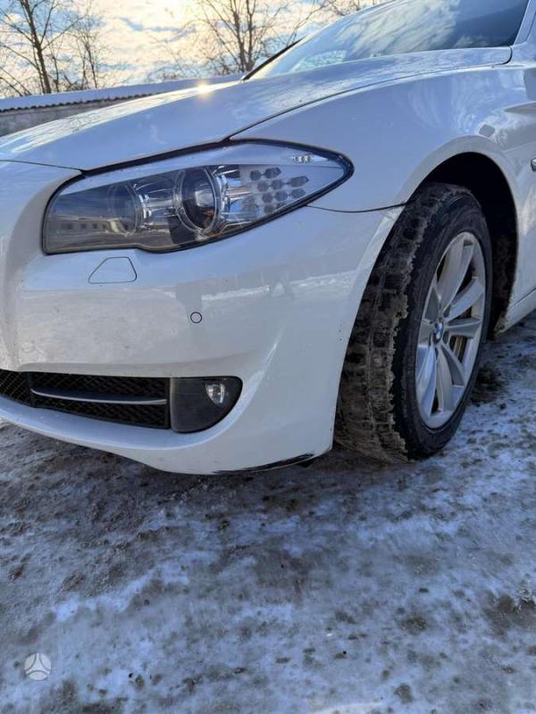 White BMW 520 2012 in Kaunas, with an engine capacity of 2.00 L and mileage of 300 thousand km for 8500 €, photo 8 on AUTOMOTO.COM.LV