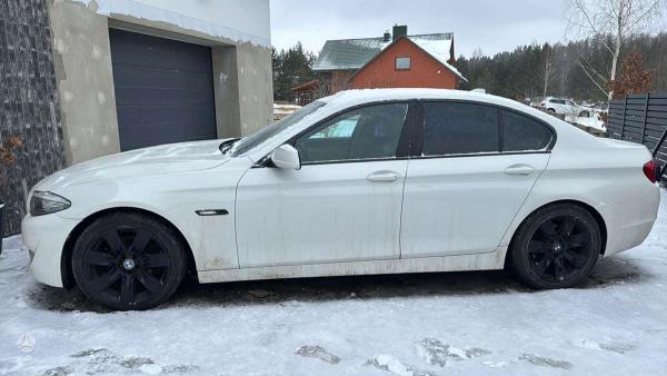 White BMW 520 2012 in Vilnius, with an engine capacity of 2.00 L and mileage of 277 thousand km for 6900 €, photo 4 on AUTOMOTO.COM.LV